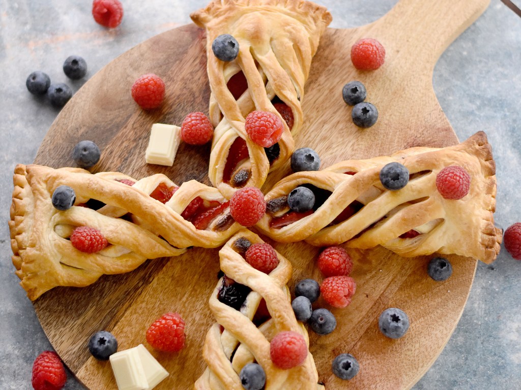 Cornets feuilletés fruits rouges chocolat blanc | La cuisine française